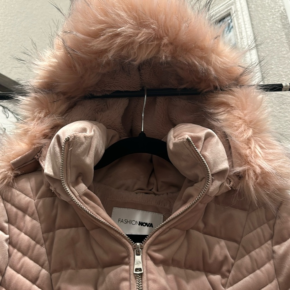 Pink Puffer Coat With Detachable Hood Size Medium - Gem